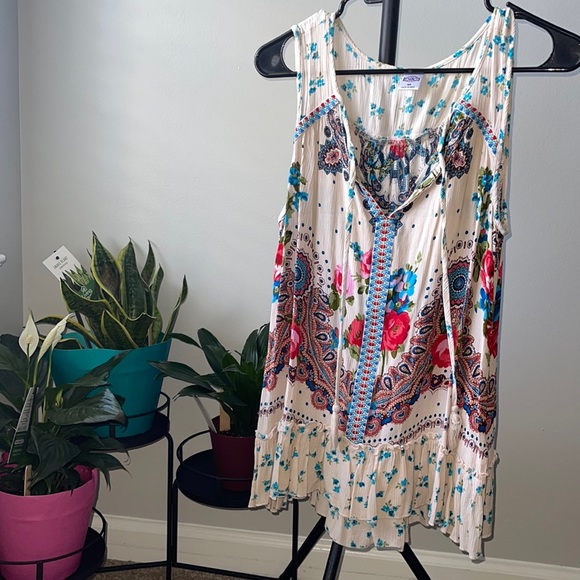 Bila | Tops | Bila Medium | Poshmark